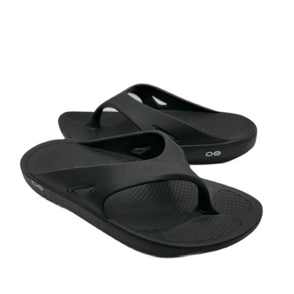 OOFOS | Shoes | Oofos Sz 7 Original Black Recovery Sandals With ...